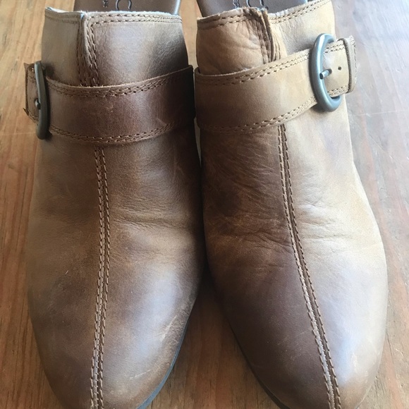 b.o.c. | Shoes | Boc Freida Tan Clog | Poshmark